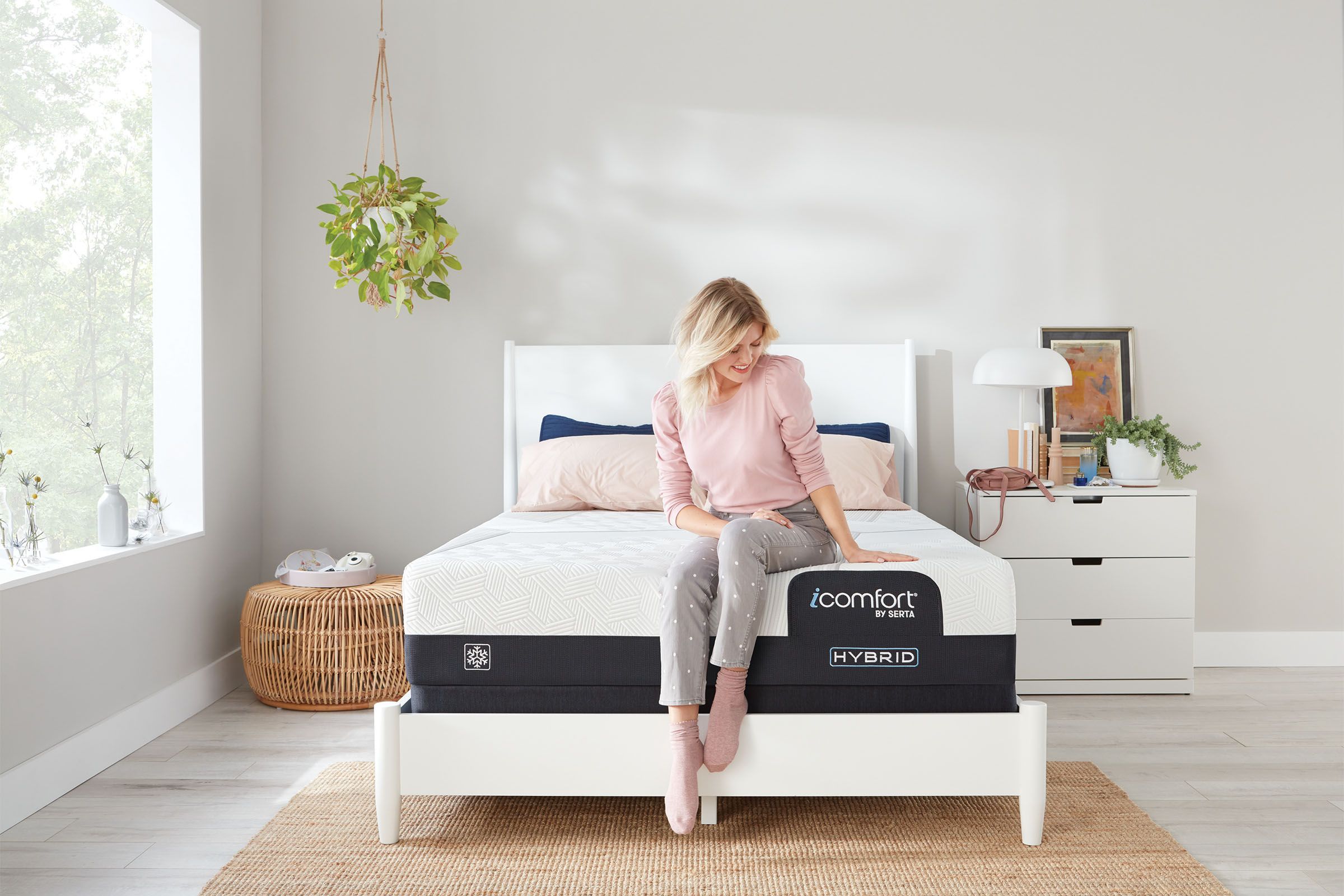 CF1000 Hybrid Medium Queen Mattress