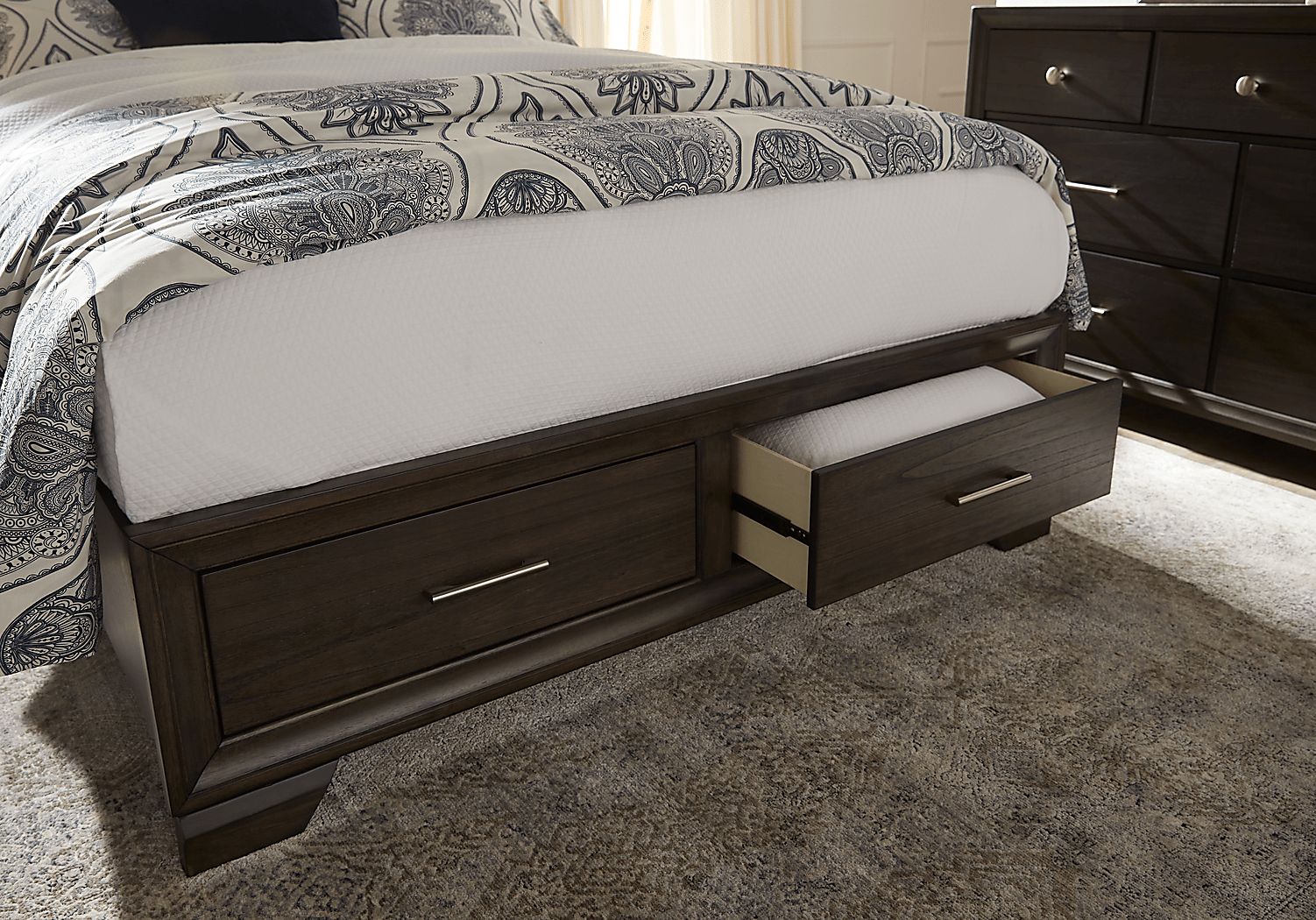 Beckwood Gray 3 Pc Queen Sleigh Bed with Storage